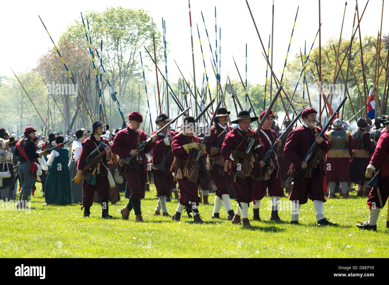 Roundhead soldiers english civil war hi-res stock photography and ...