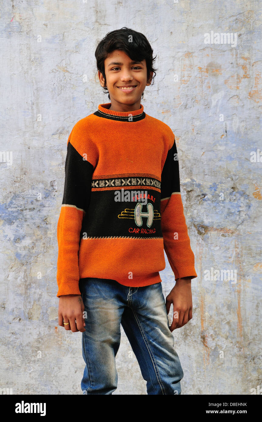 Indian street boy hi-res stock photography and images - Alamy