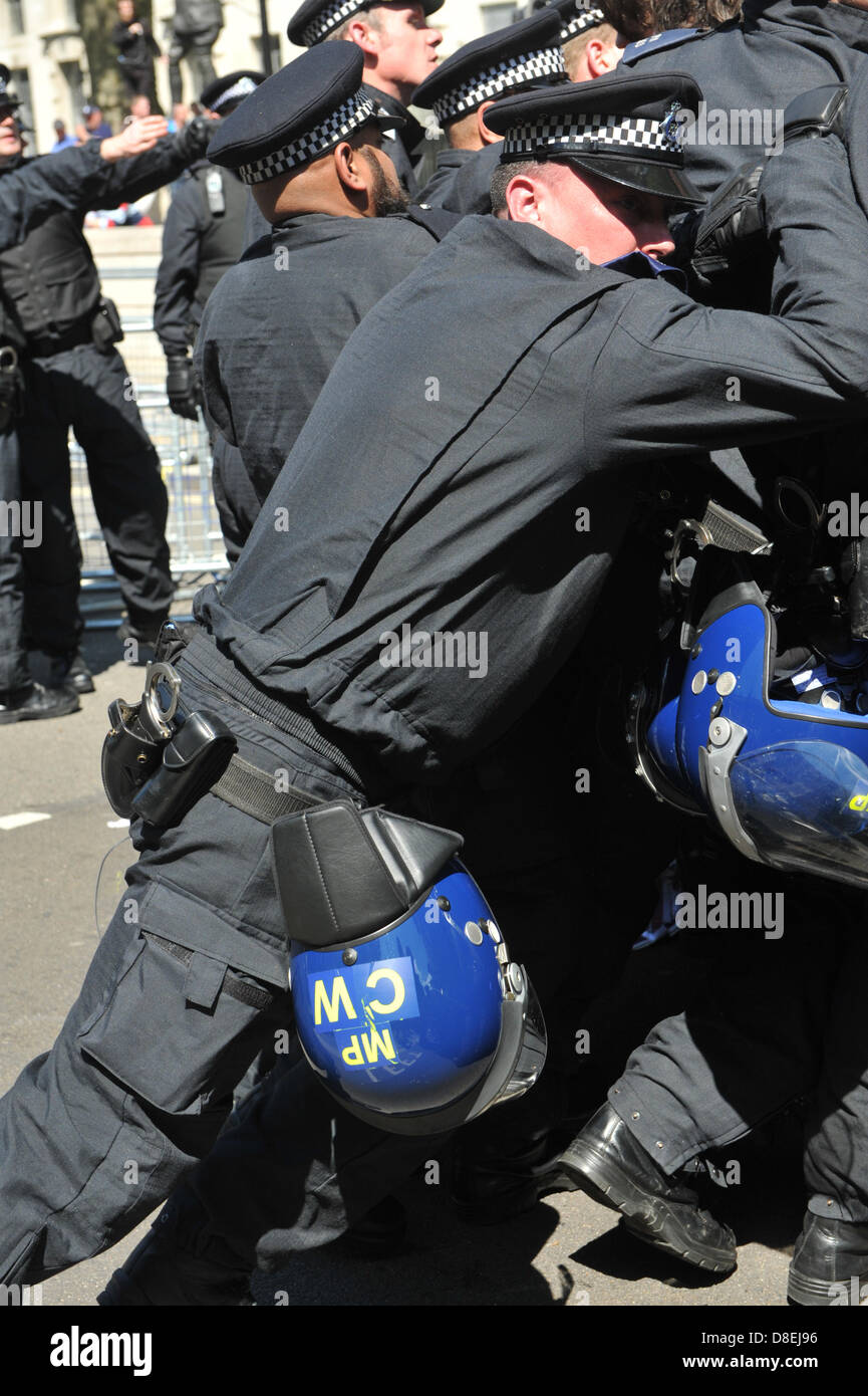 Police pushing hi-res stock photography and images - Alamy
