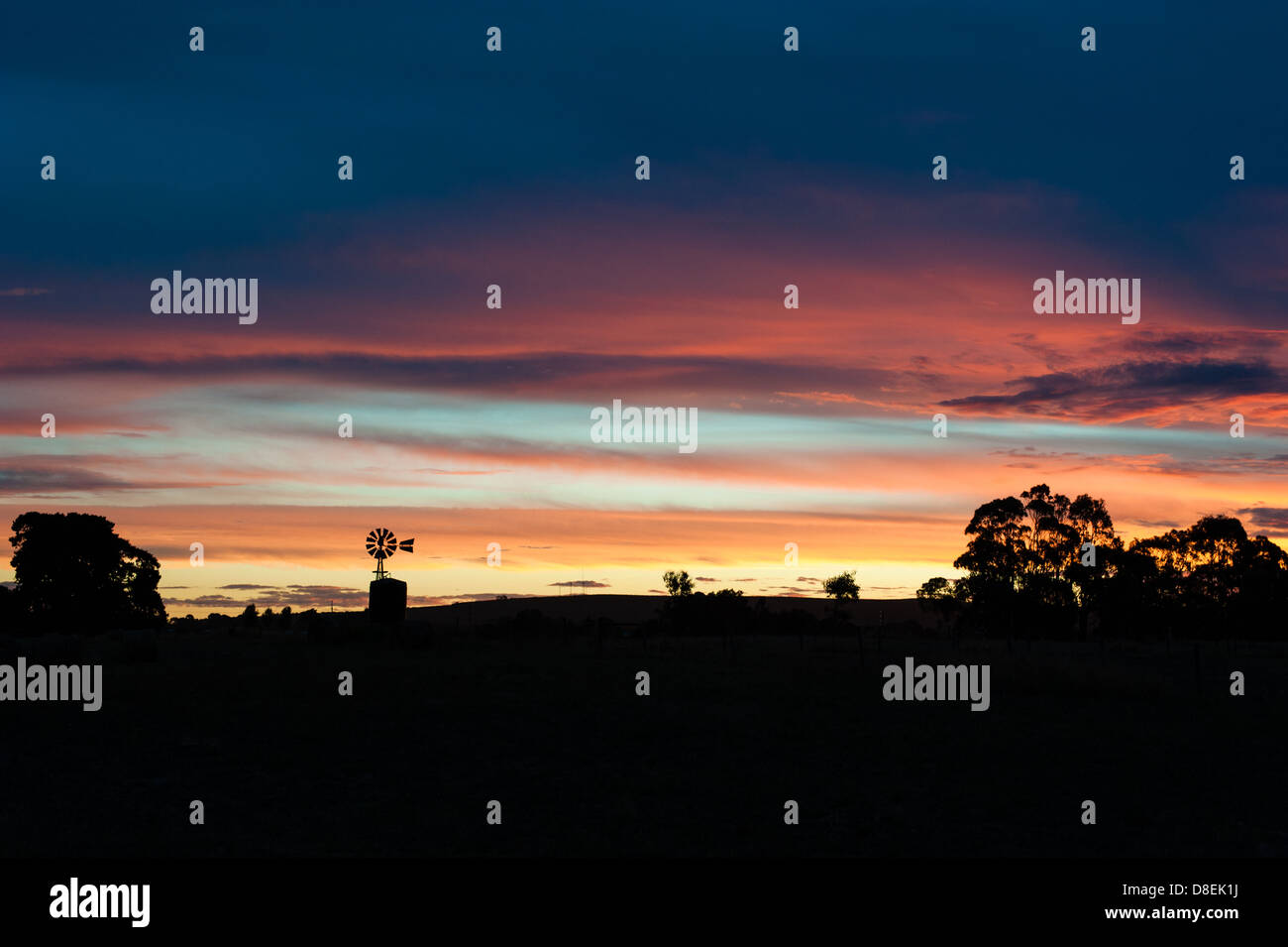 Outback silhouette hi-res stock photography and images - Alamy