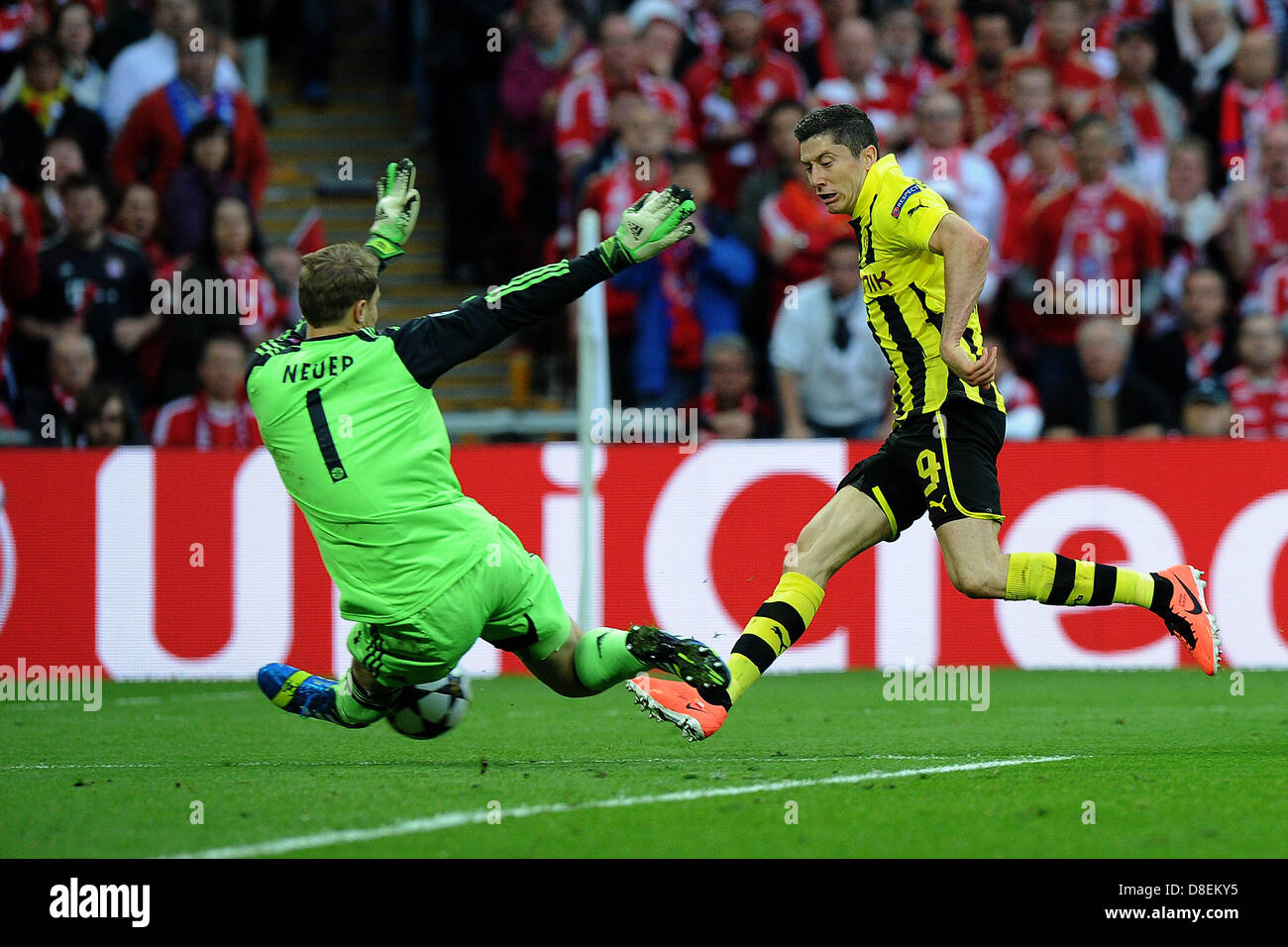 Munich's goalkeeper Manuel Neuer and Dortmund's Robert Lewandowski in ...
