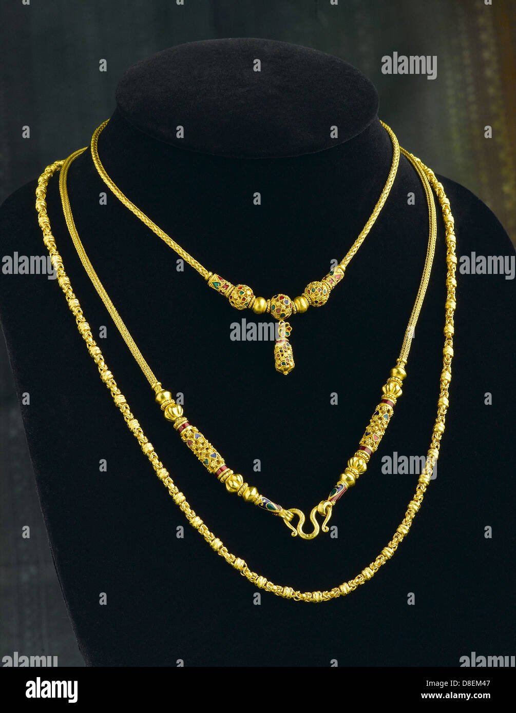 Gold necklaces hi-res stock photography and images - Alamy