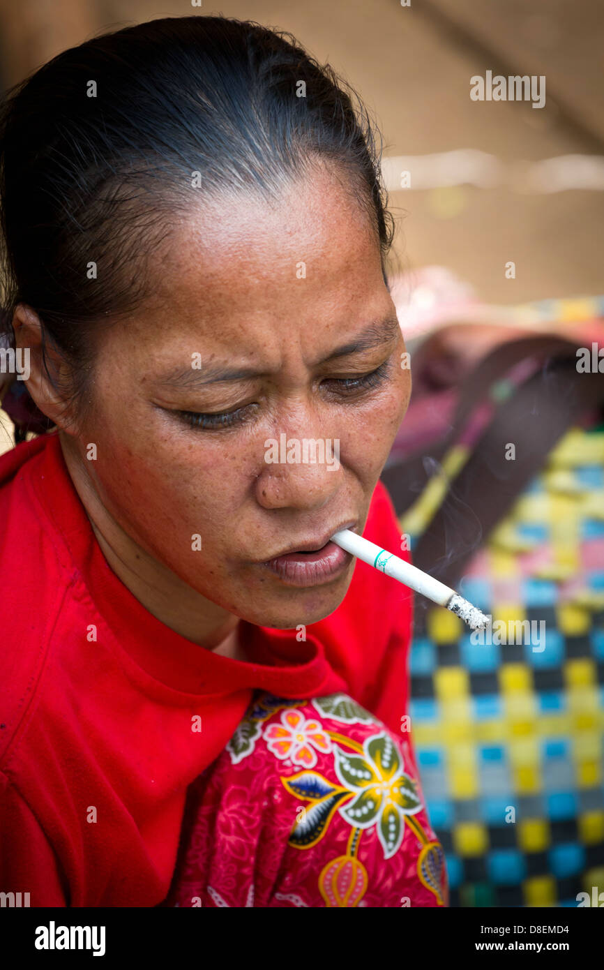 Portrait of a Market Woman in Phnom Penh, Cambodia Stock Photo - Alamy