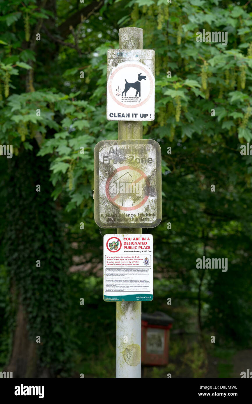 Order attached hi-res stock photography and images - Alamy