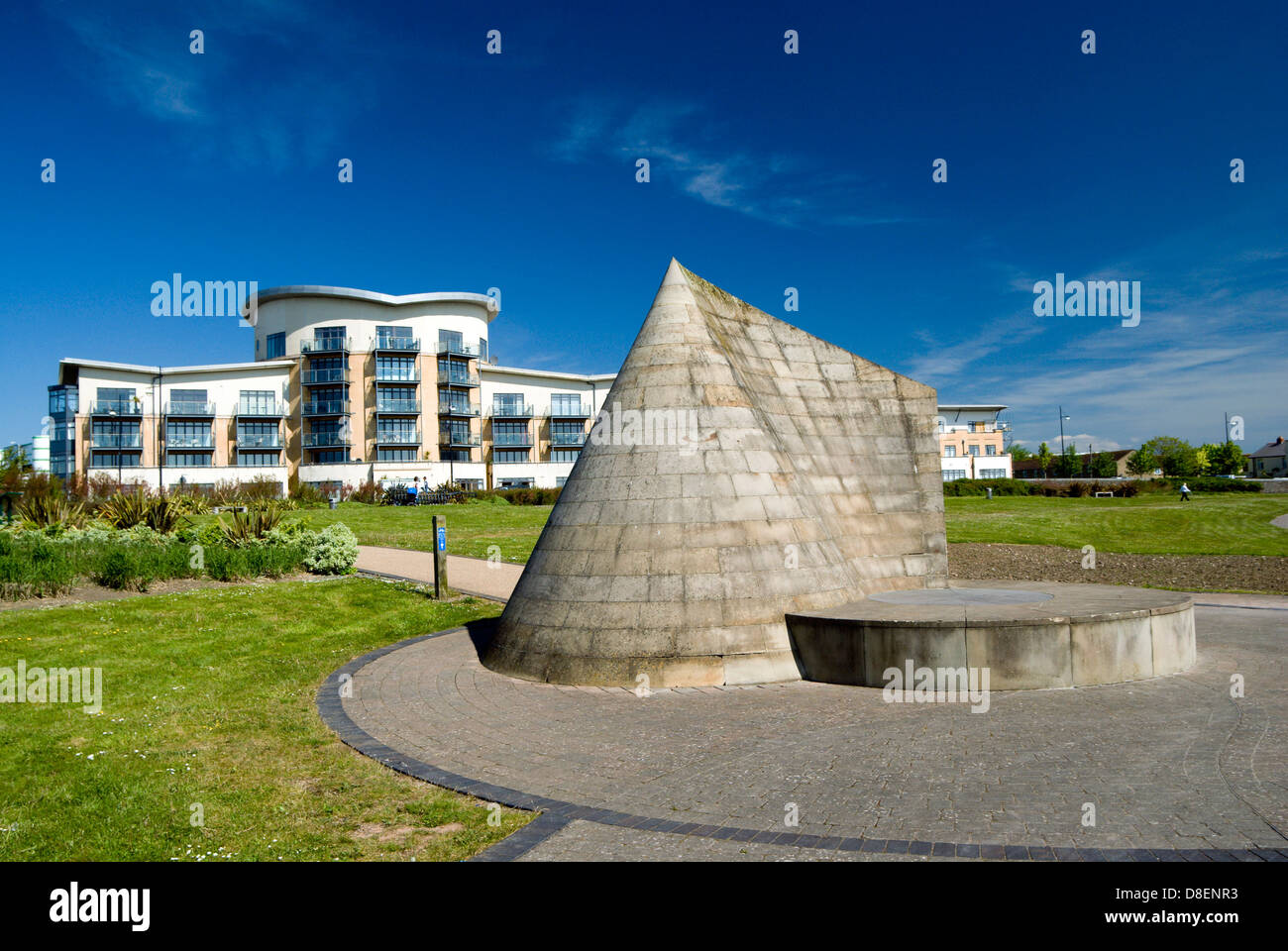 "Cader Idris" sculpture by Willian Pye, wetlands reserve, Cardiff Bay ...