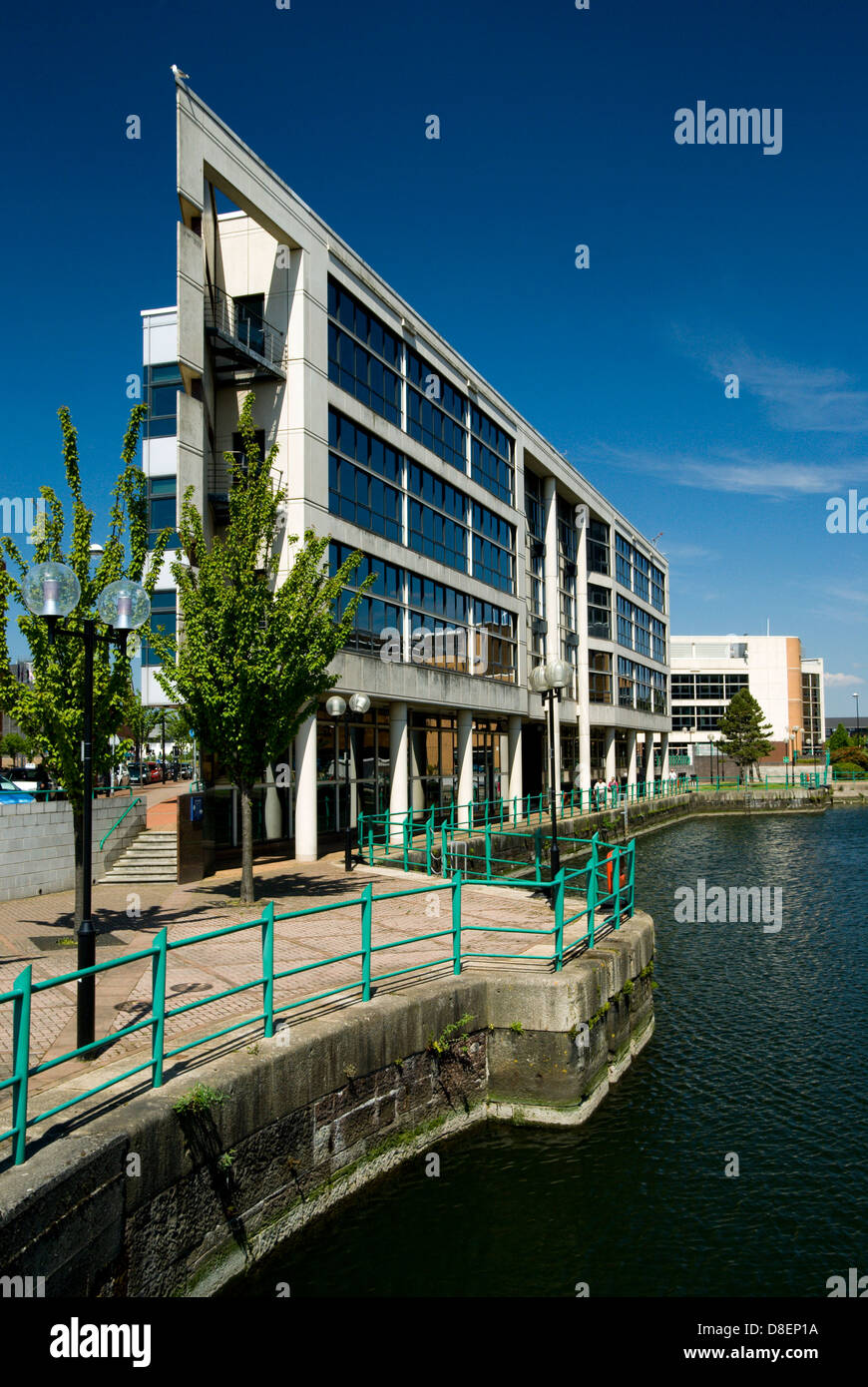 Cardiff waterfront offices hi-res stock photography and images - Alamy
