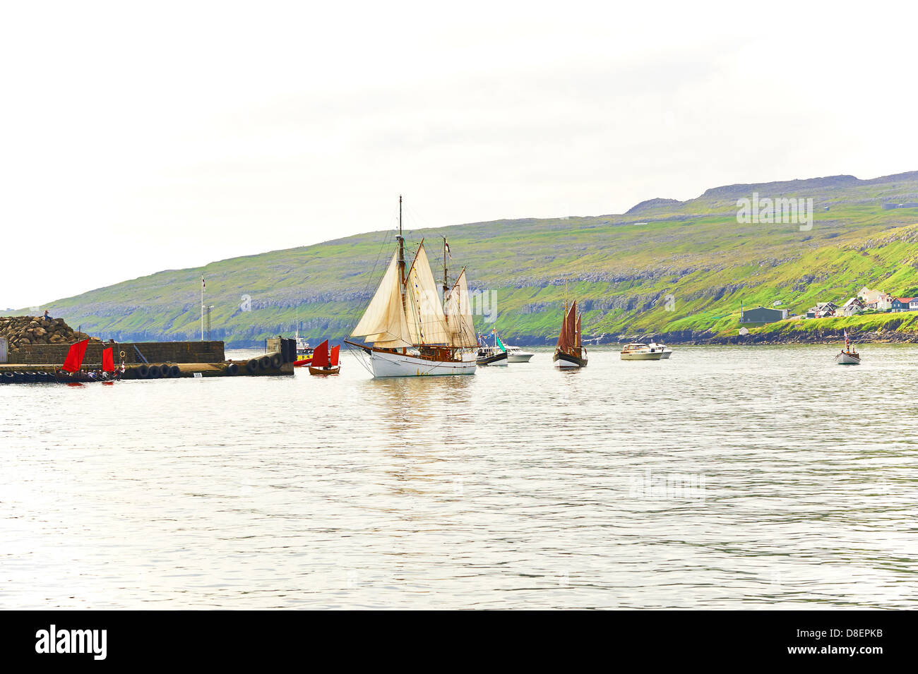 Old wooden schooner sailing hi-res stock photography and images - Alamy