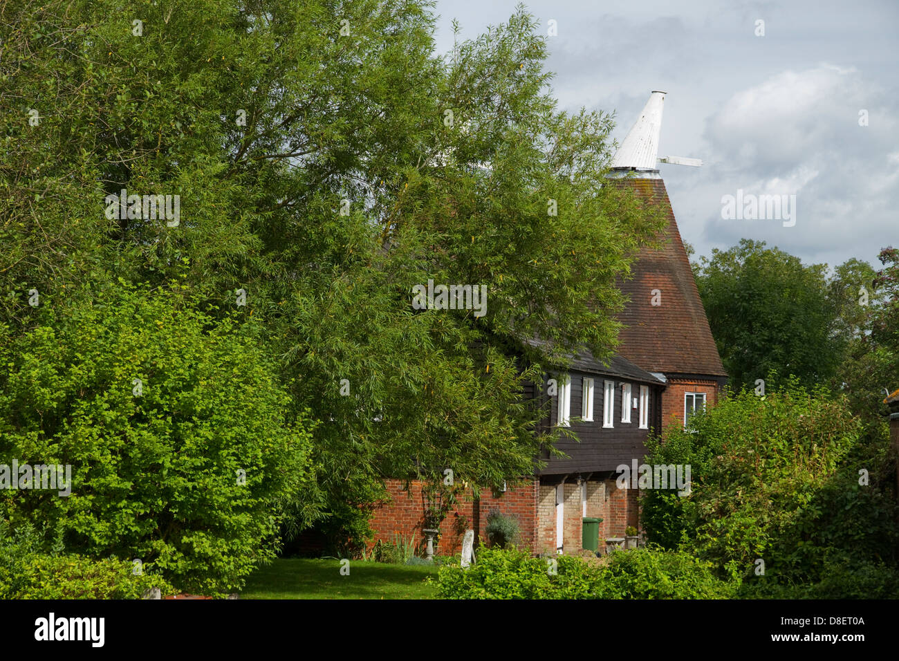 Oast house conversion hi-res stock photography and images - Alamy