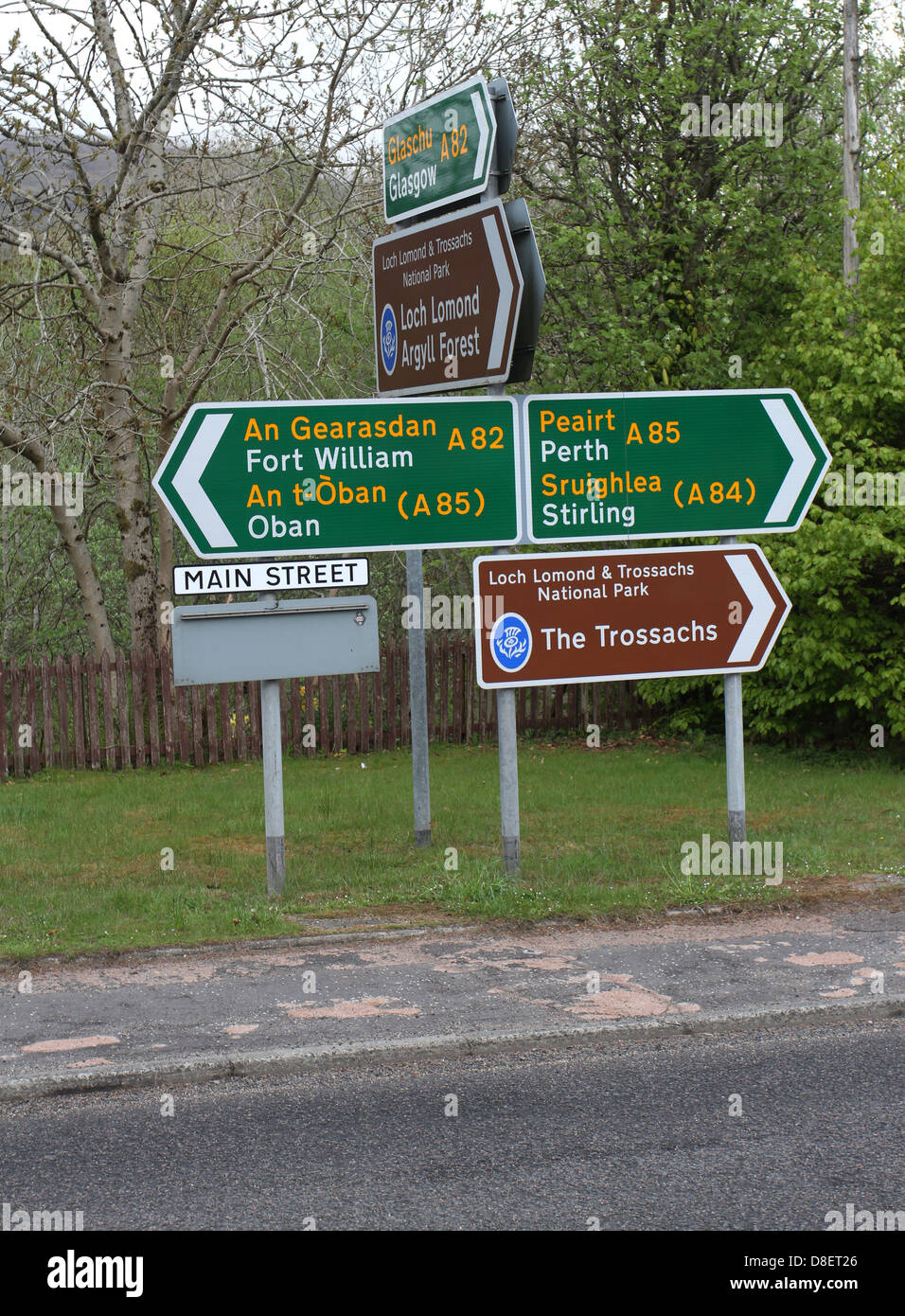 Bilingual road sign fort william hi-res stock photography and images ...