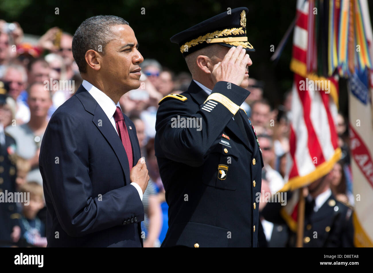 United States President Barack Obama stands with U.S. Army General ...