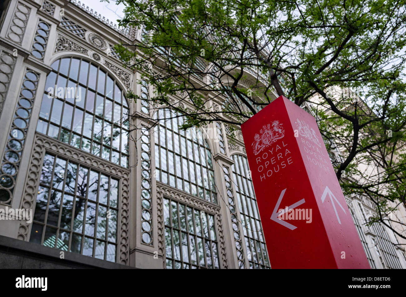 Royal opera house london hi-res stock photography and images - Alamy