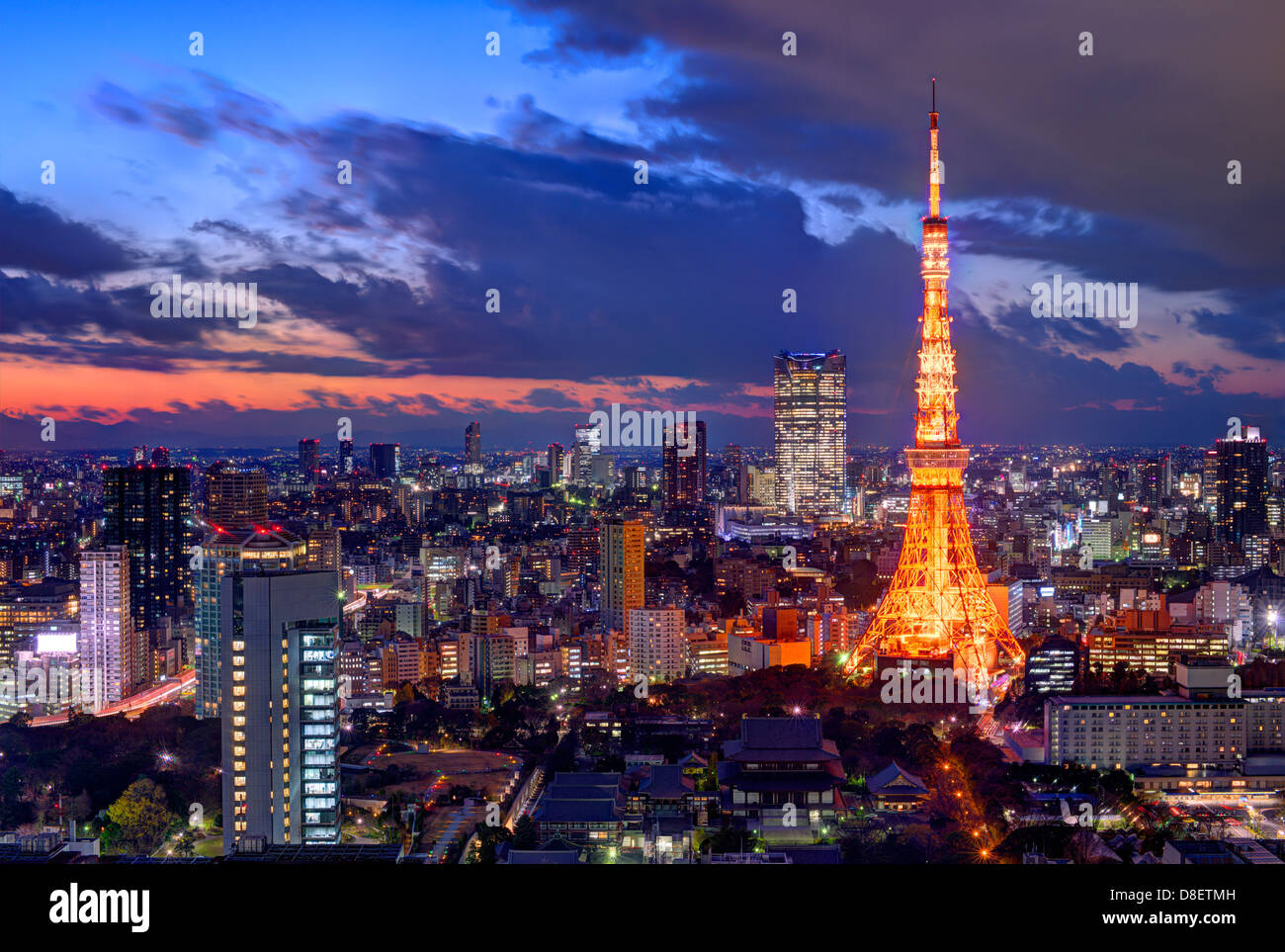Tokyo skyline hi-res stock photography and images - Alamy