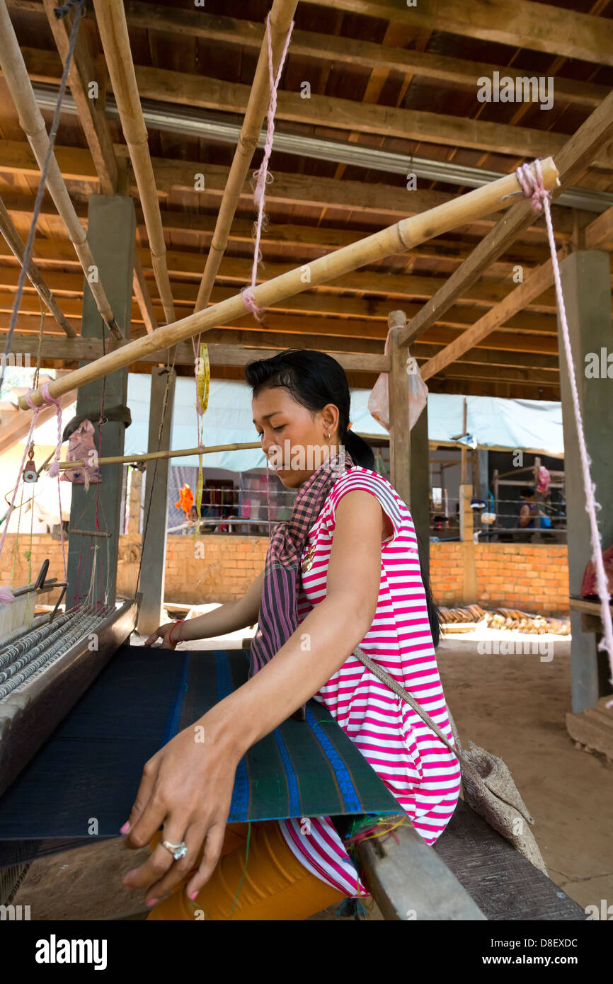 Silk Weaver on Silk Island (Koh Dach) in Phnom Penh, Cambodia Stock ...