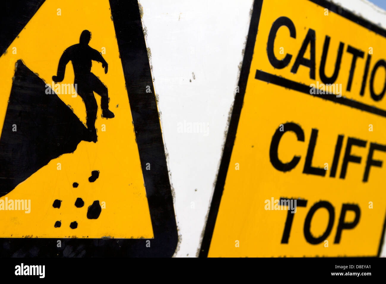 Dangerous cliff warning sign hi-res stock photography and images - Alamy