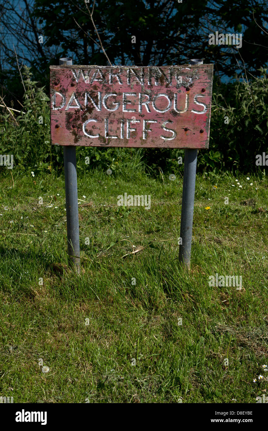 Dangerous cliff warning sign hi-res stock photography and images - Alamy