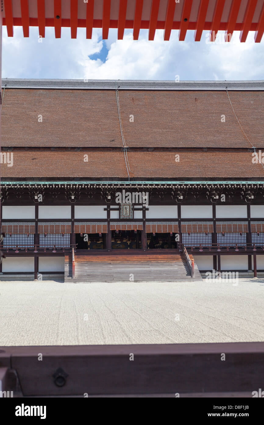 Entrance in Shishinden ceremony main hall through the Kenrei-mon-gate ...