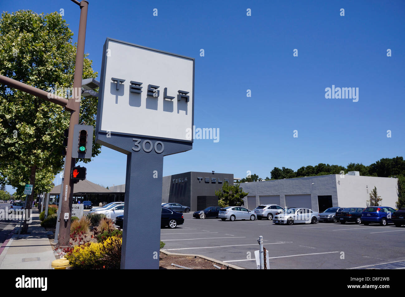 Tesla Electric Car Dealership Stock Photo - Alamy