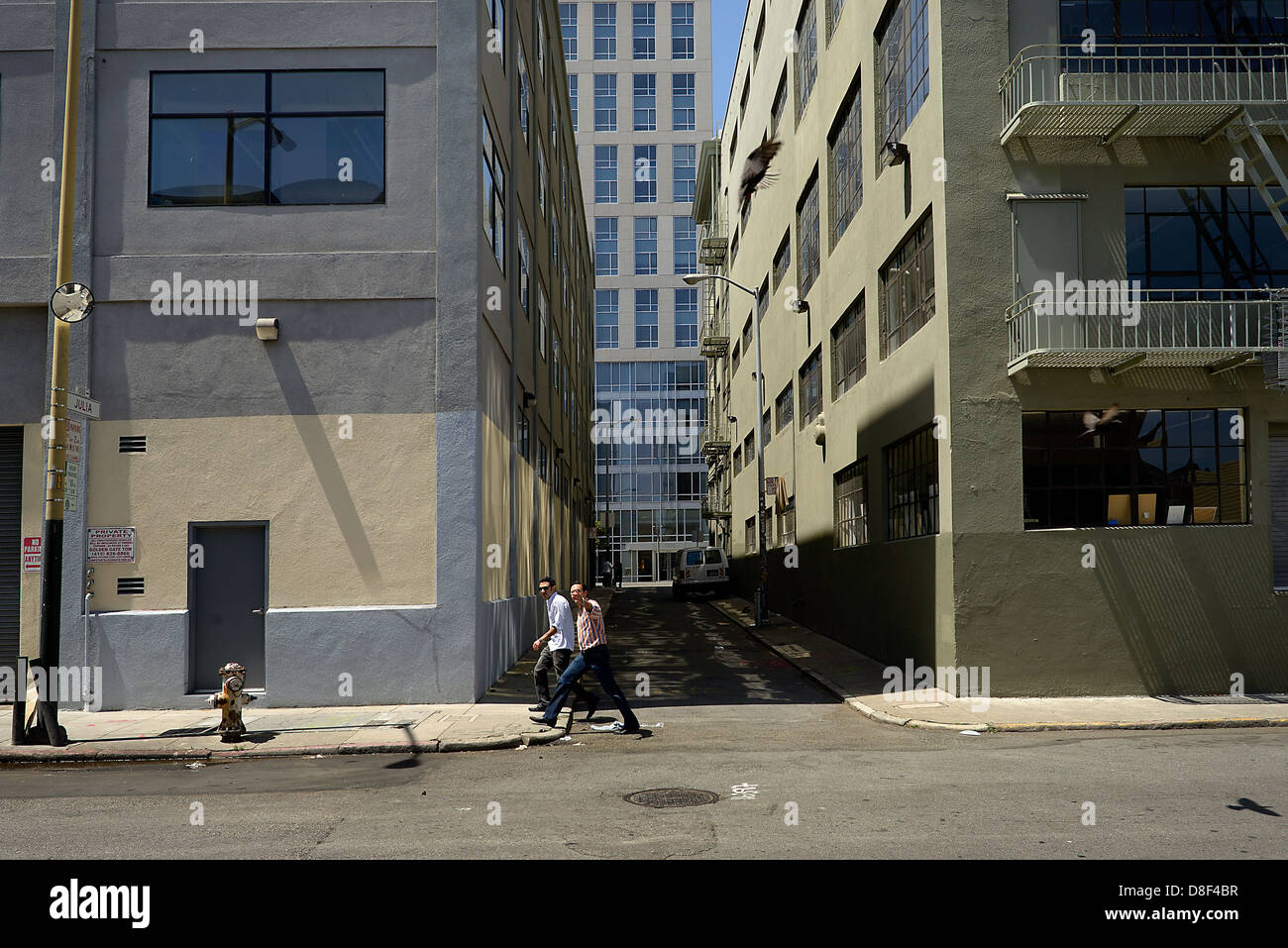 san francisco men sidewalk walking Stock Photo - Alamy