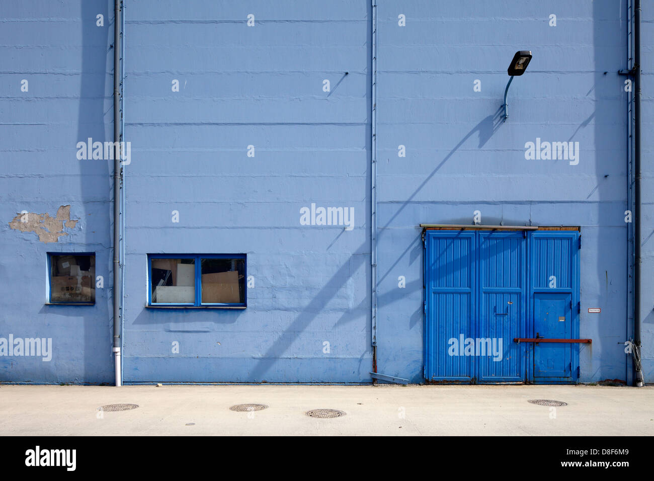 Berlin, Germany, a blue factory building on a Industriegelaende Stock ...