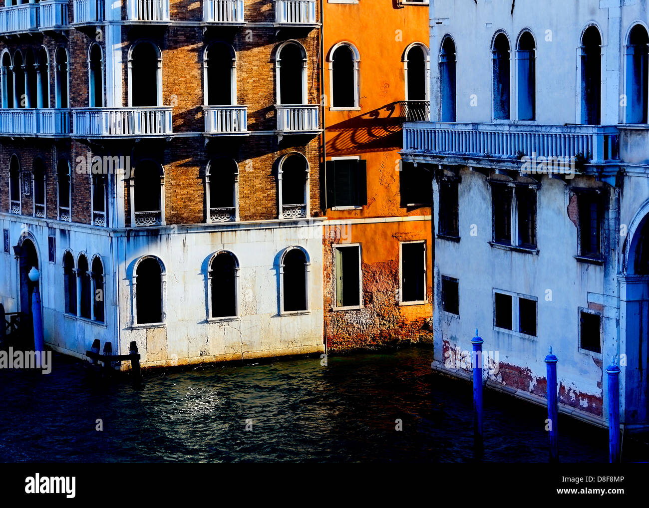 Venice canal building hi-res stock photography and images - Alamy