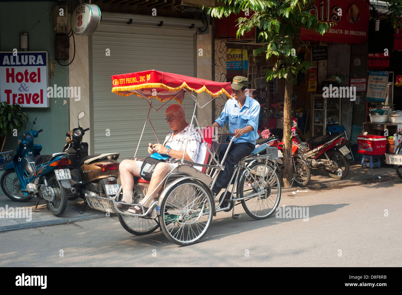 Hanoi, Vietnam - Tourist on a rickshaw ride Stock Photo - Alamy