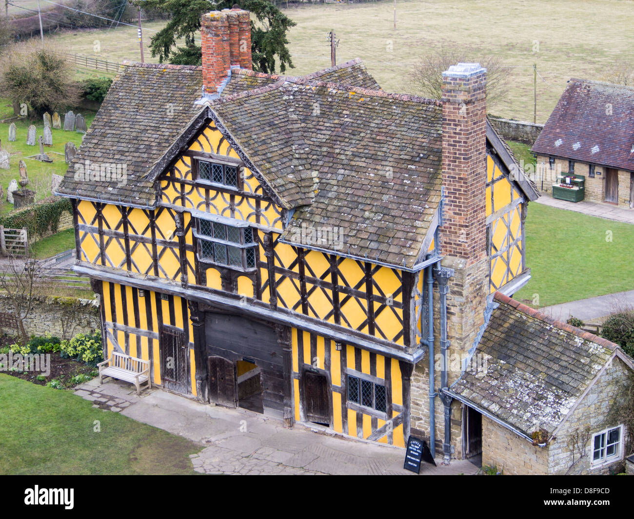 Stokesay castle gate house hi-res stock photography and images - Alamy