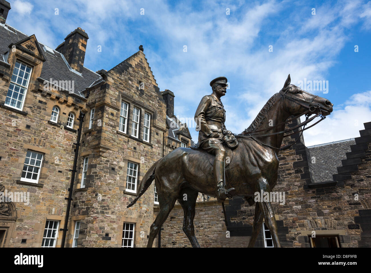 Haig statue edinburgh castle hi-res stock photography and images - Alamy