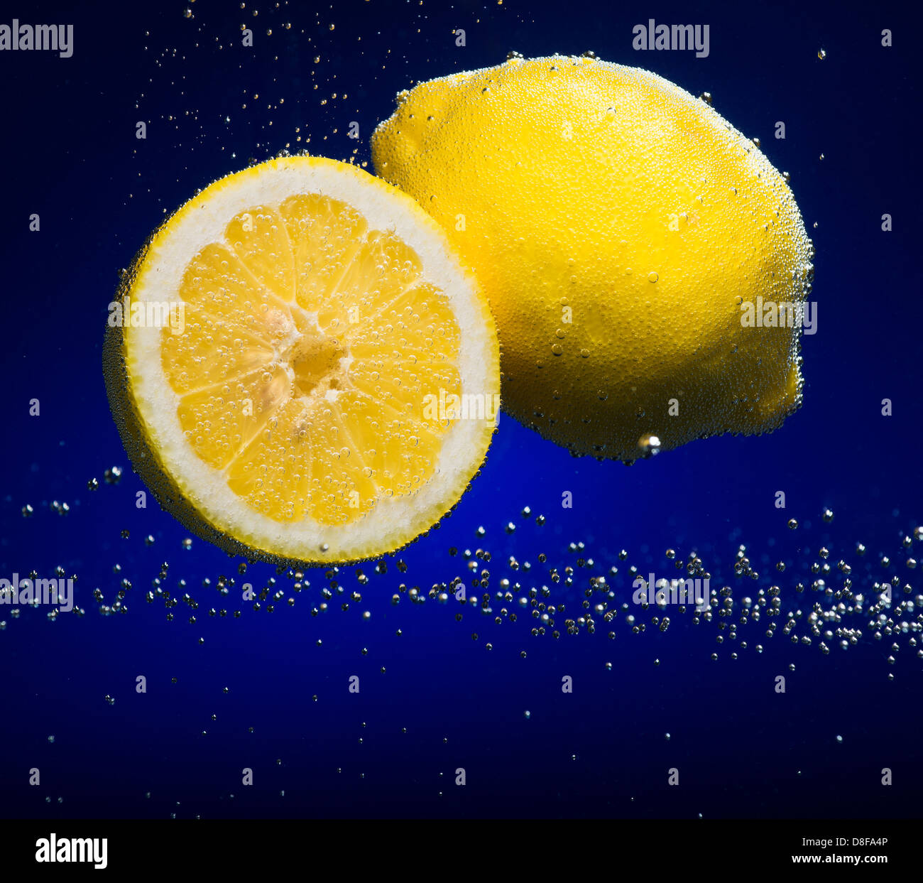 Beautiful lemon close-up photo with carbon dioxide bubbles Stock Photo ...