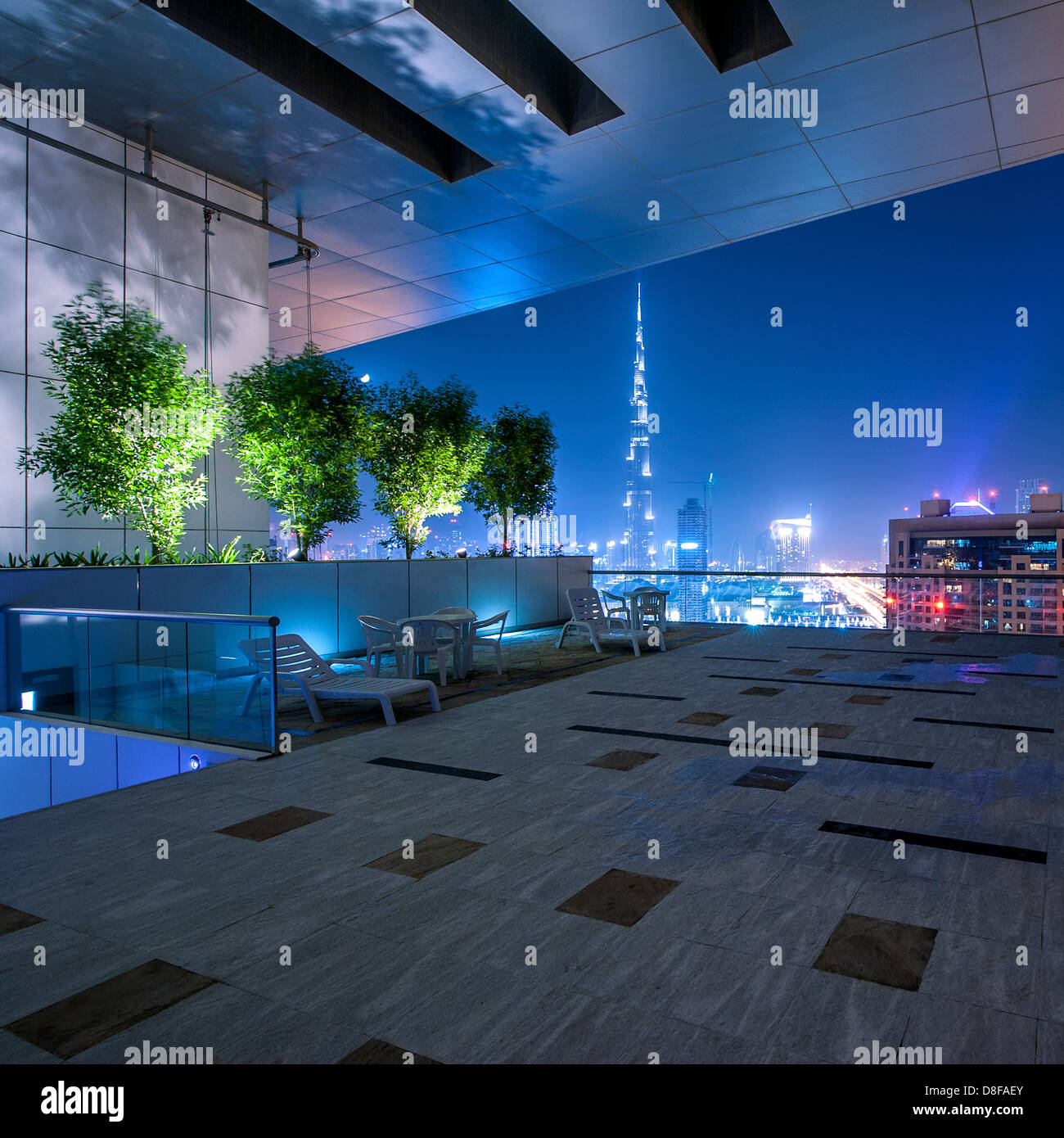 Dubai residential swimming pool hi-res stock photography and images - Alamy