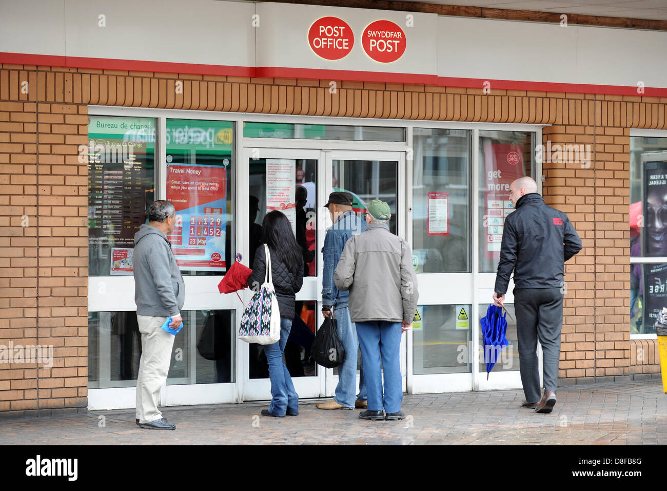 Crown post offices hi-res stock photography and images - Alamy