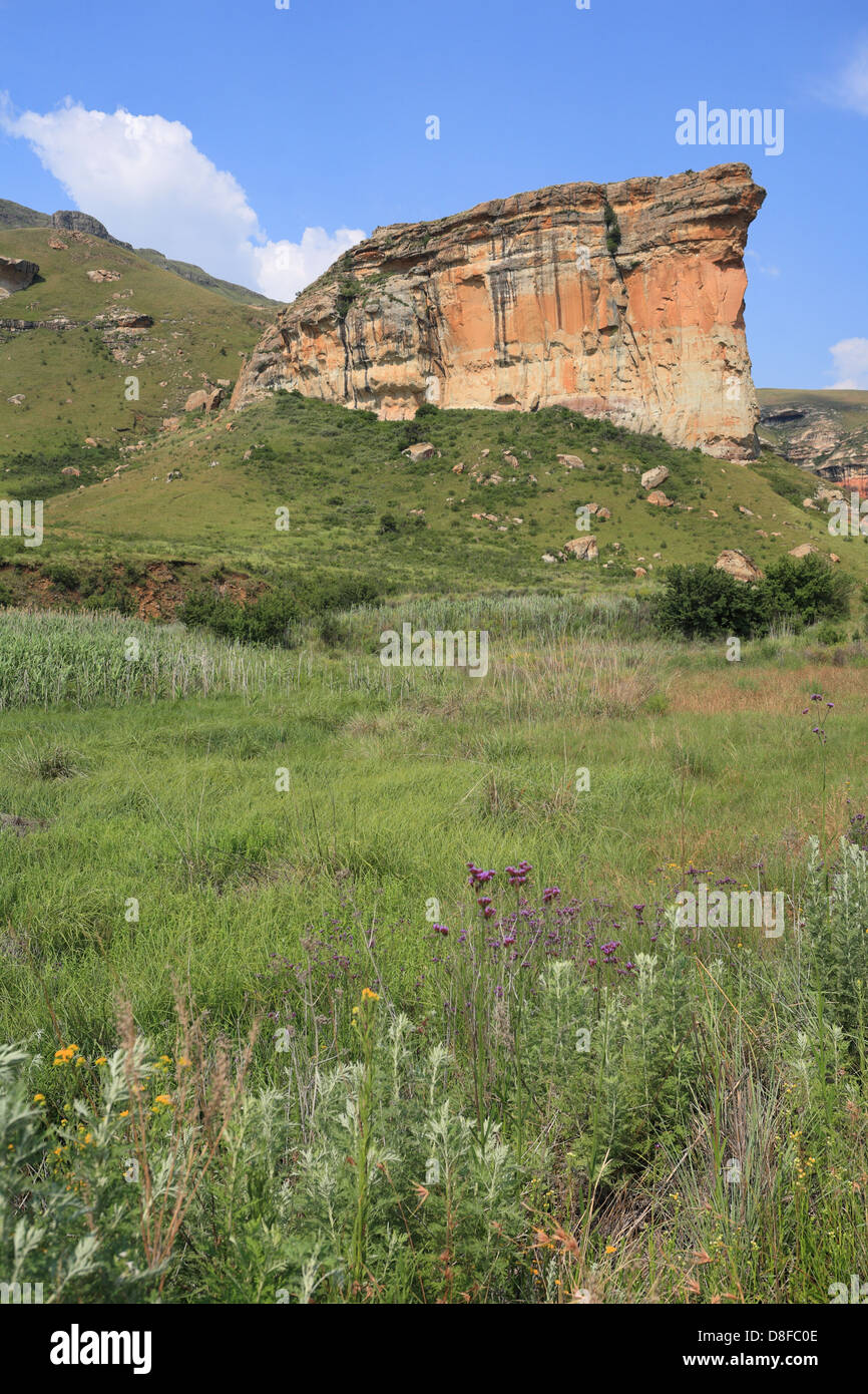 Outcrop mountain hi-res stock photography and images - Alamy