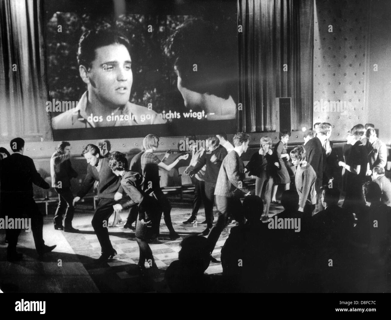 Visitors of the first dance cinema dance in front of their idol Elvis ...