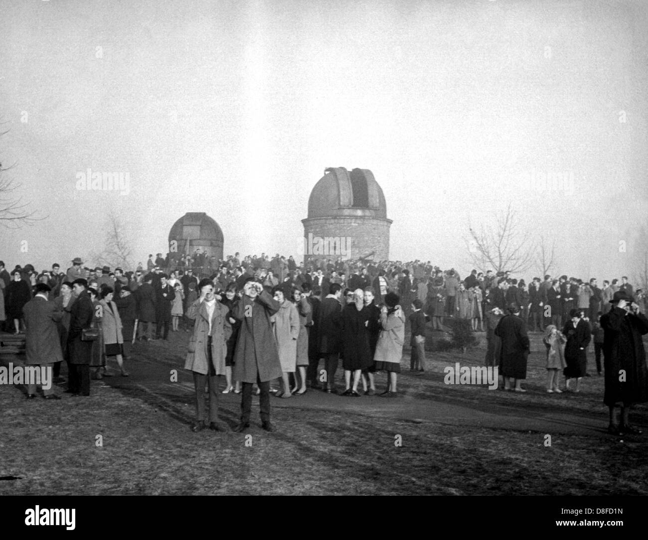 Several hundred people watch the solar eclipse on the 15th of February ...