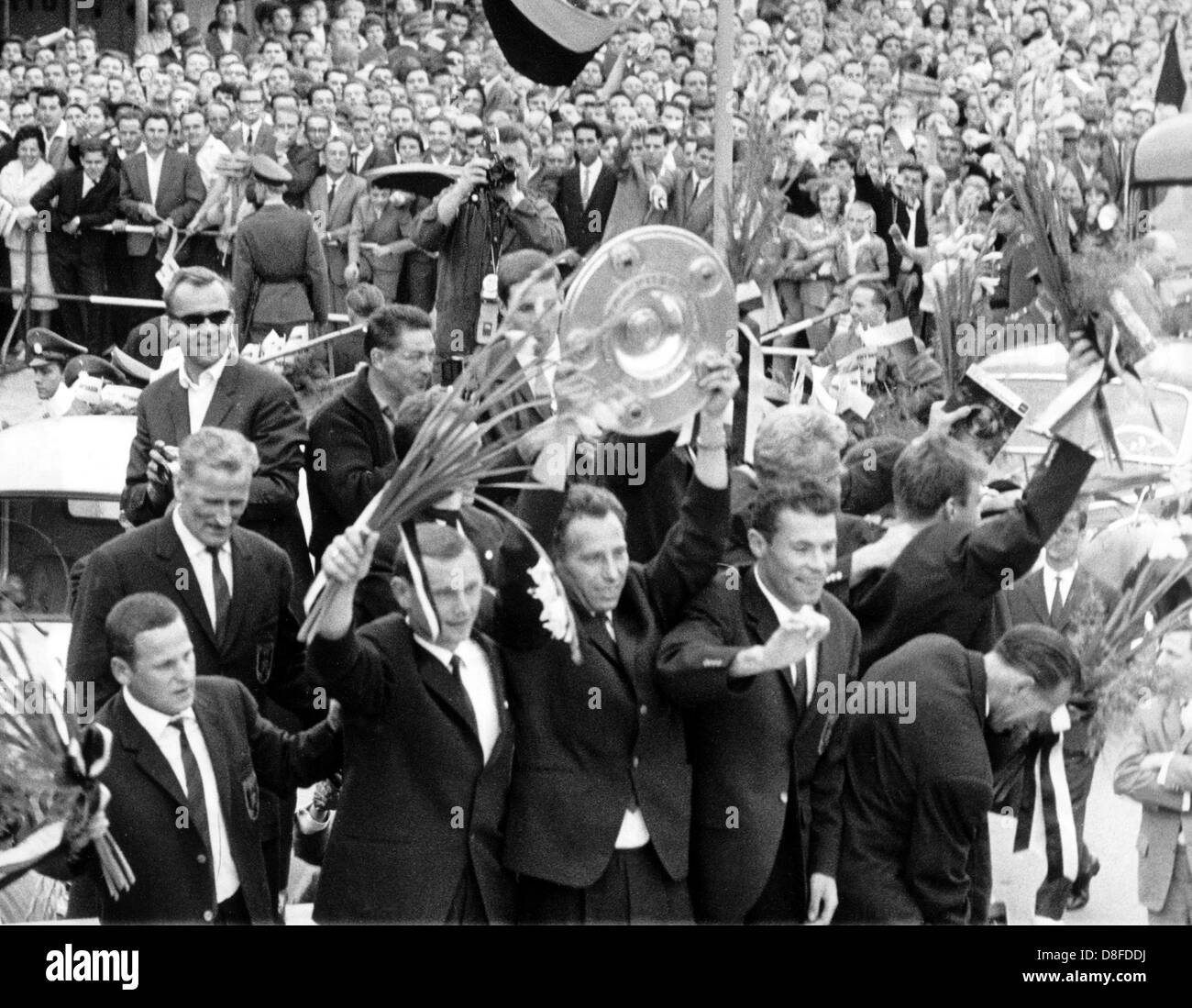 About 300,000 people from Dortmund welcome and cheer at German champion ...