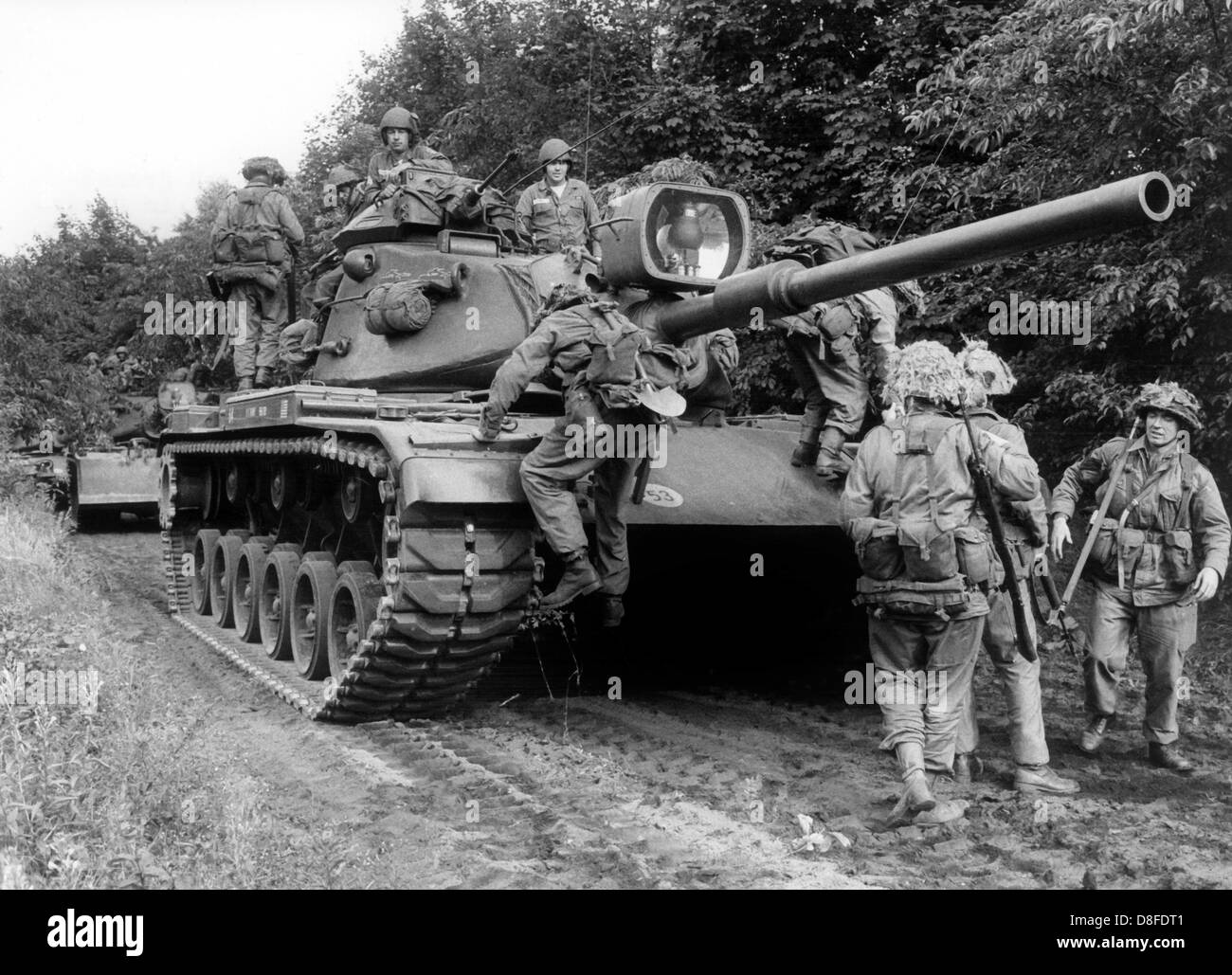 British soldiers (r) and soldiers of the US Army (l, on the tank ...