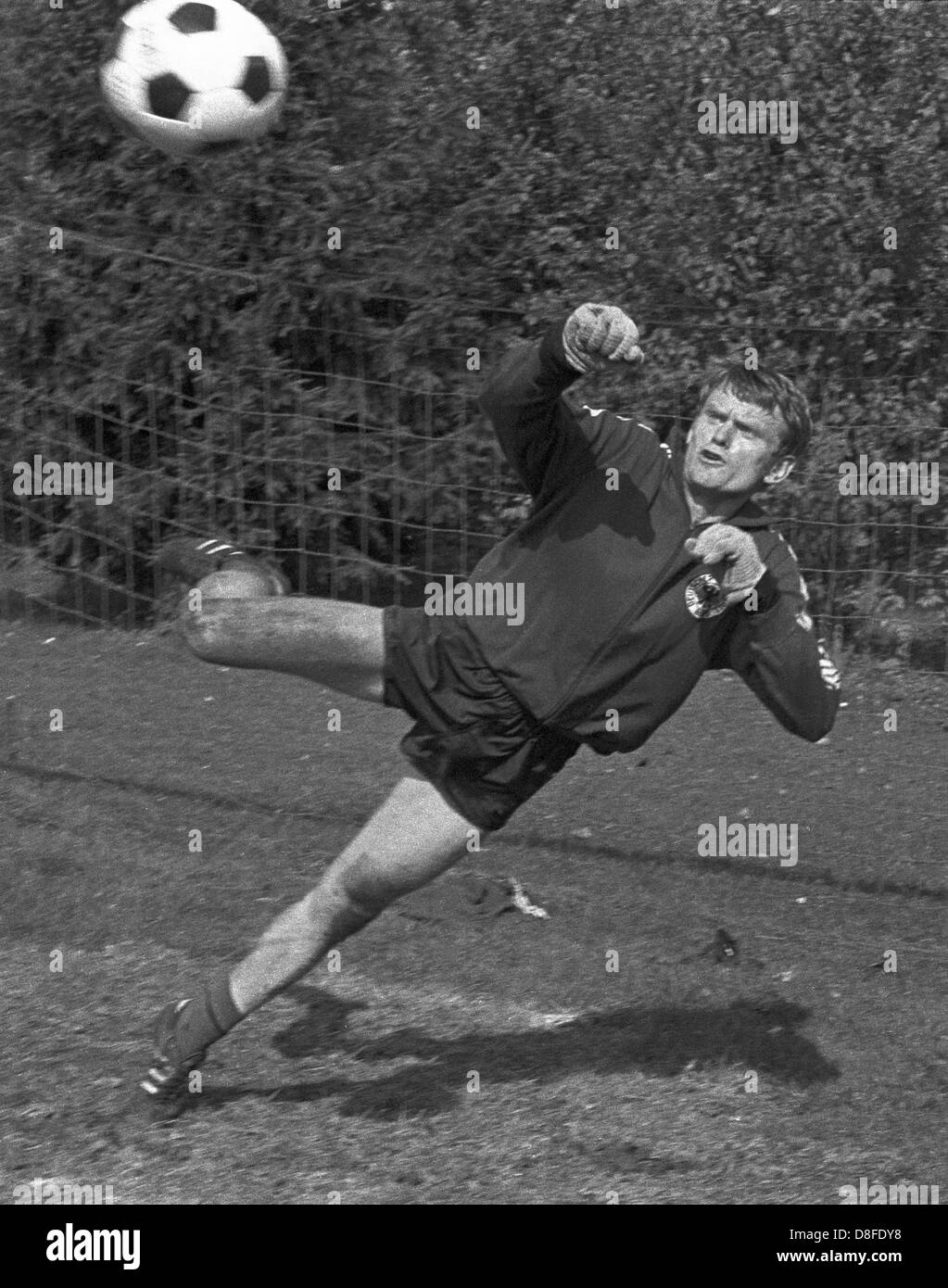 German national goalie Sepp maier in action at the training camp of the ...