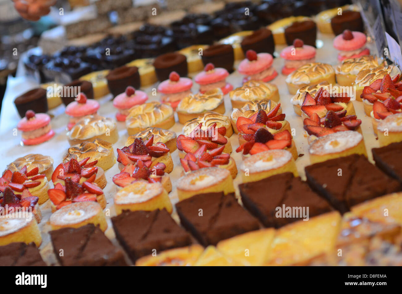 Borough market cake stall hi-res stock photography and images - Alamy