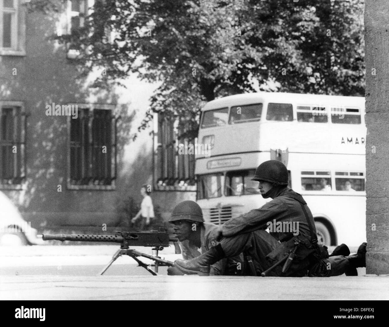 Soldiers of the US army with a MG during an exercise in the streets of ...