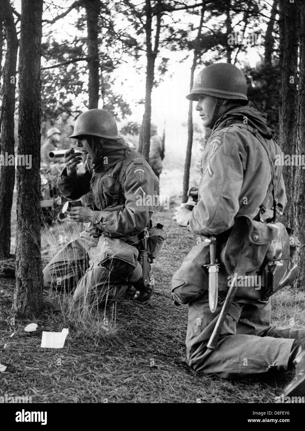 Two soldiers of the US brigade of Berlin have a break within the ...