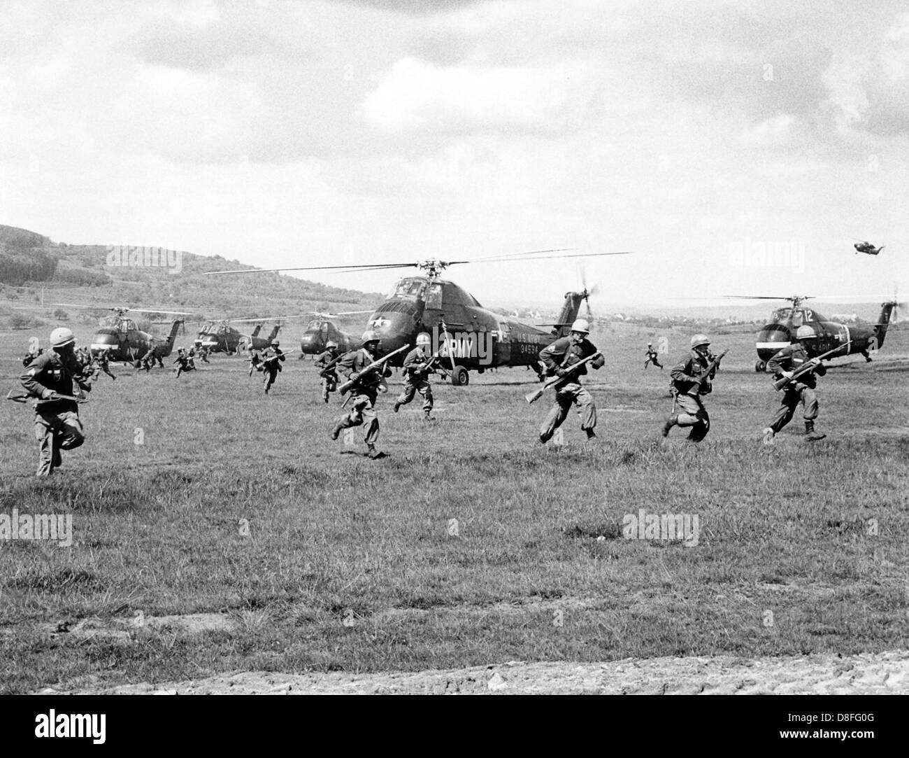 Battlefield Field Helicopter Soldiers