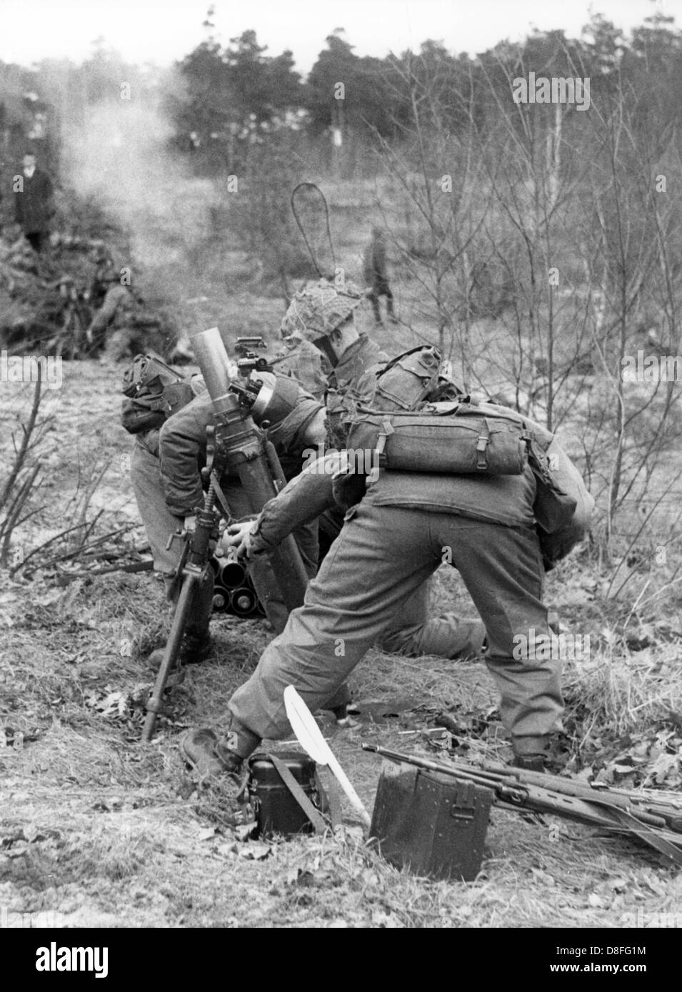 British soldiers of the "Berlin Infantry Brigade Group" with anti-tank ...