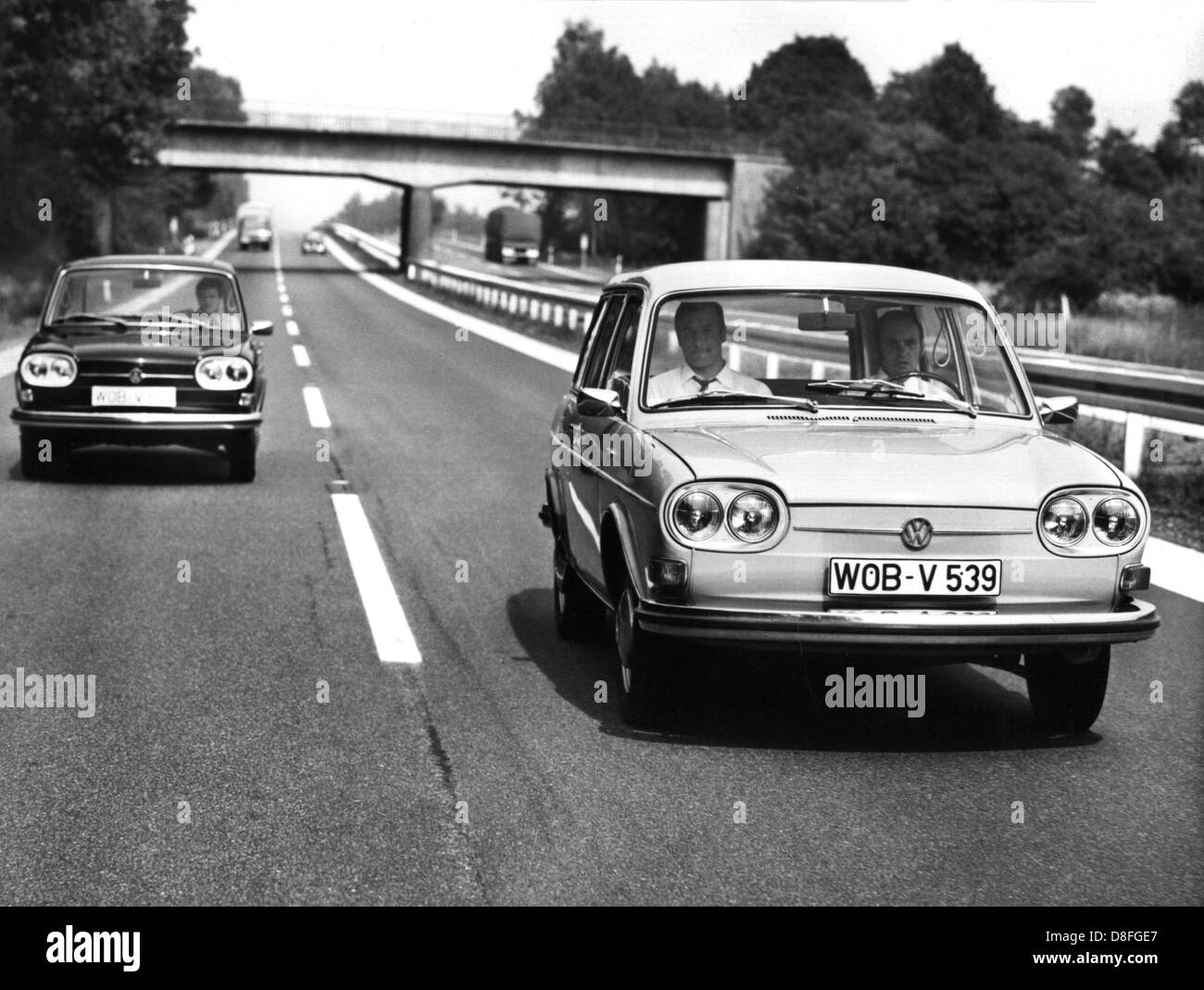 A VW 411 E and a VW Variant 411 E with 155 kilometres per hour ...