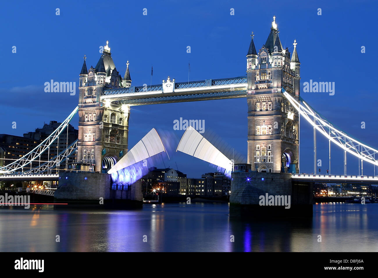 A view of the illuminated Tower Bridge spanning across the River Thames ...