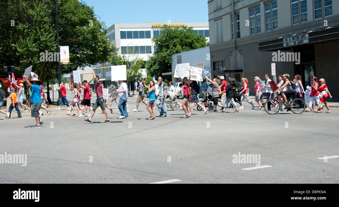 Patriot Guard riders gather to support family of fallen US soldier ...