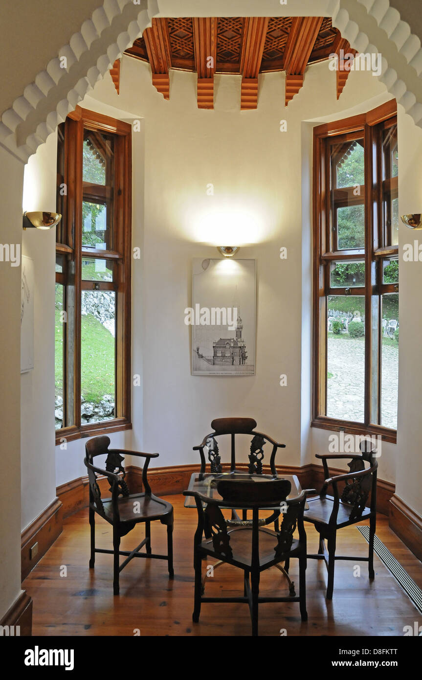 Well lit interior hi-res stock photography and images - Alamy