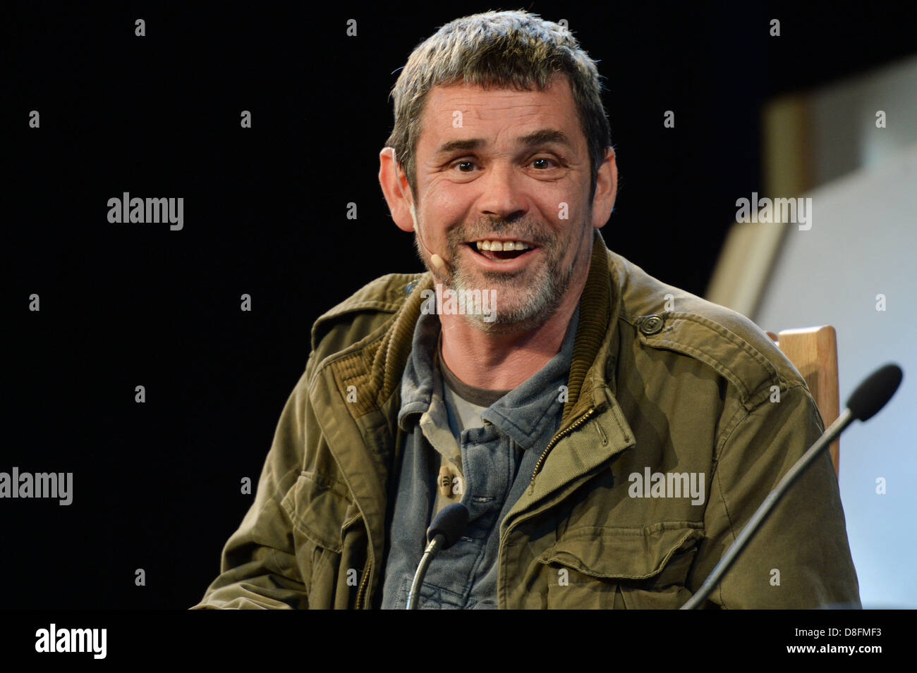 War reporter hi-res stock photography and images - Alamy