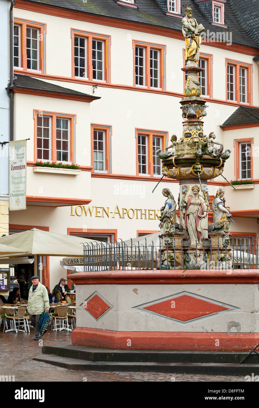 Trier/ Treves: Petrus fountain ("Petrusbrunnen") at the Hauptmarkt ...