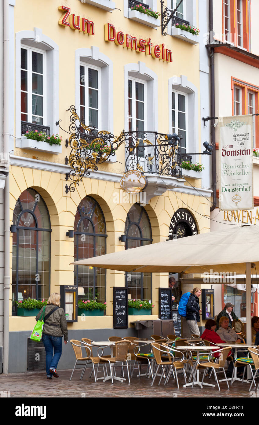 Zum domstein restaurant hi-res stock photography and images - Alamy