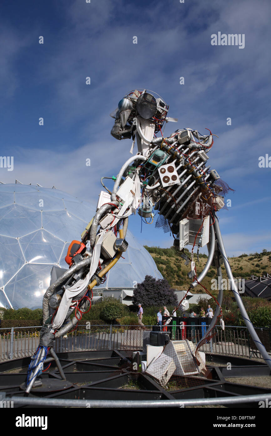 Scrap metal robot sculpture hi-res stock photography and images - Alamy