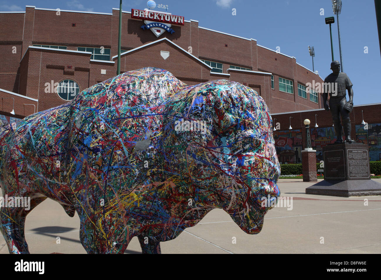 Bison sculpture hi-res stock photography and images - Alamy